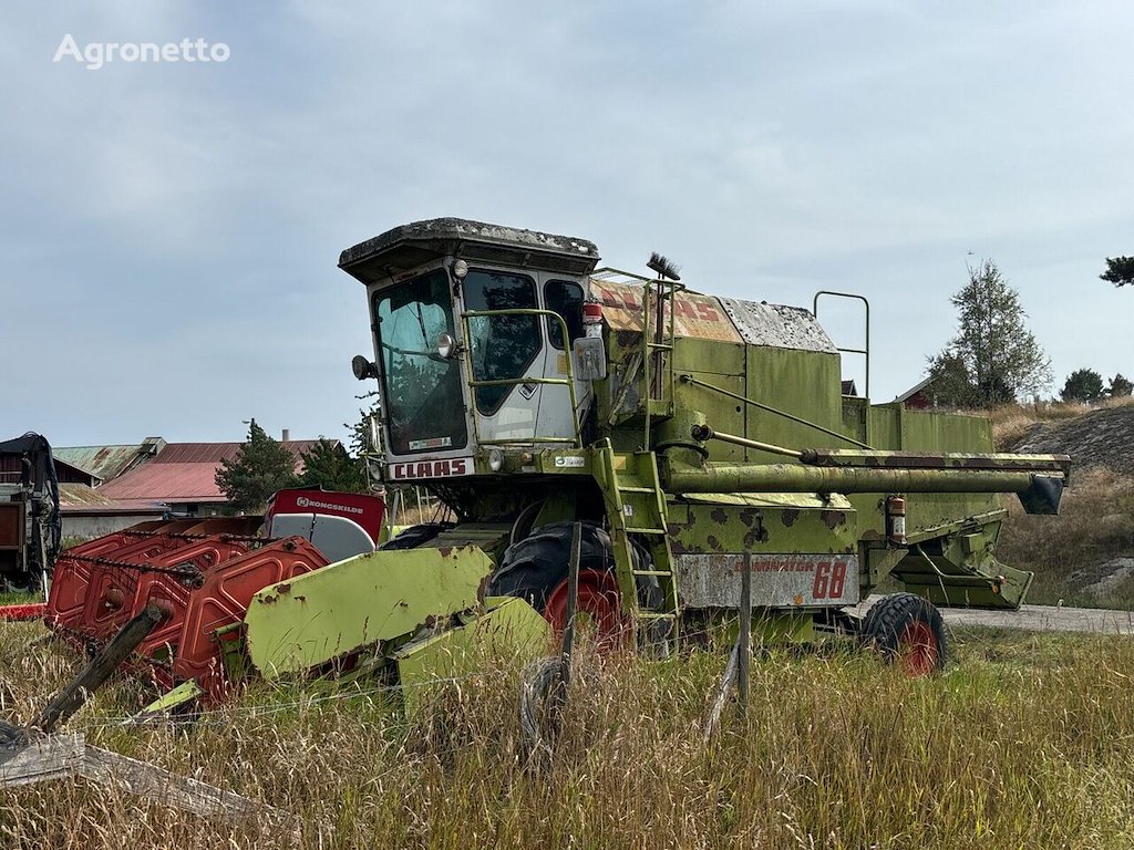 Prodaje se Claas Skördetröska Claas Dominator 68 säljes via auktion kombajn za žito na aukciji