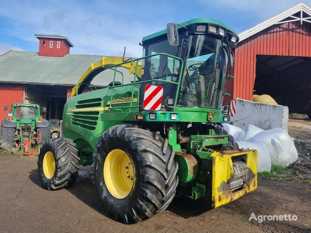 Prodaje se John Deere 7300 krmni kombajn na aukciji