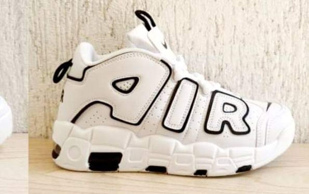    nike air uptempo    -bele sa crnim znakom,nepromocive. -dostupni