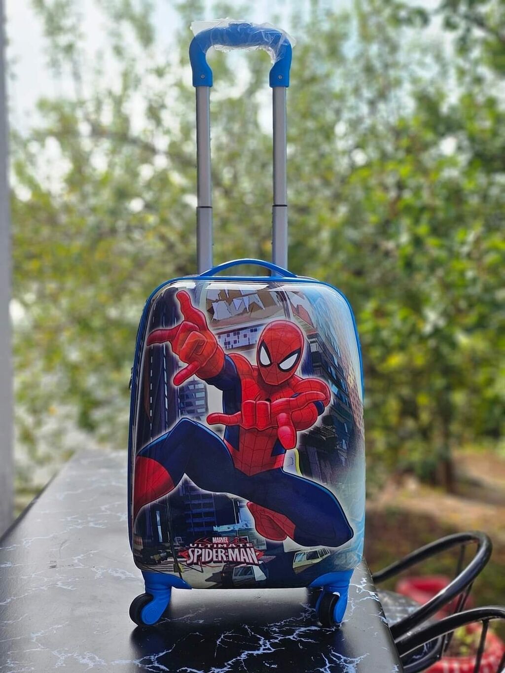 Dečiji kofer Spiderman   Veoma atraktivni, vrhunskog dizajna.     Sada i