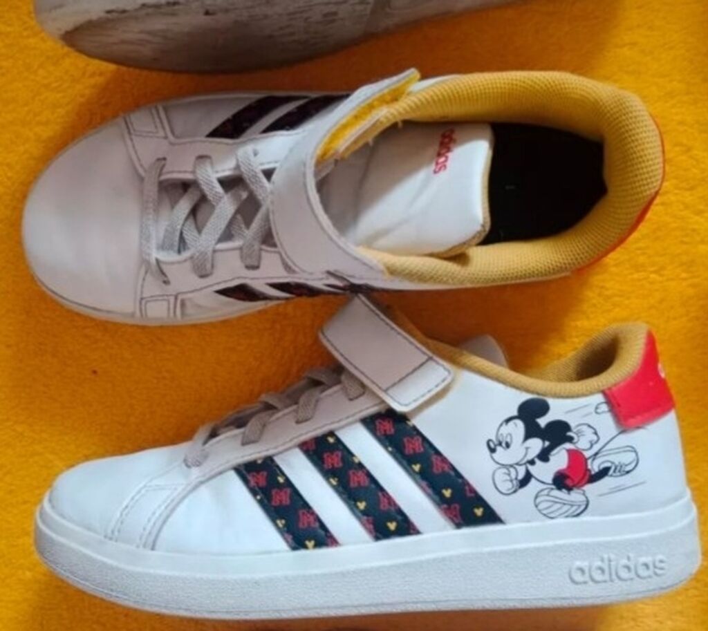 Adidas, Veličina - 33