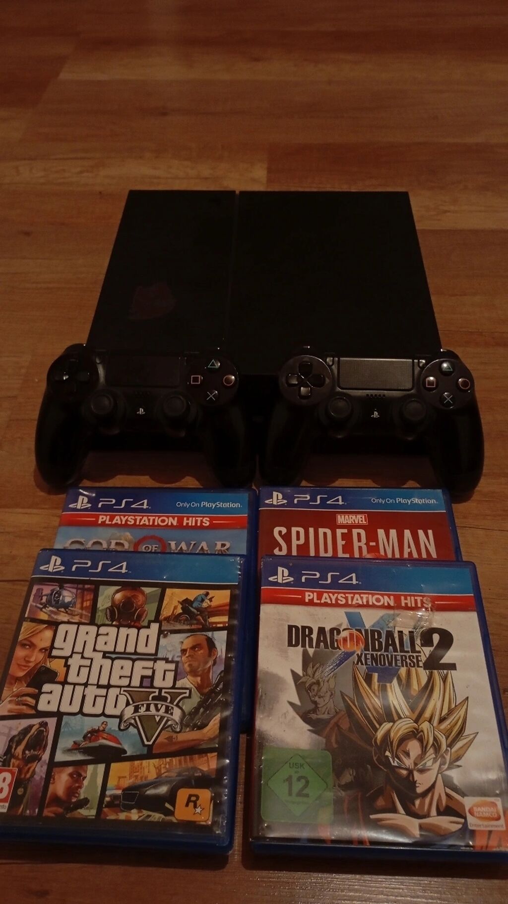 Playstation 4 500 gb fat, 150 e ispravno sve nije bucan pri radu oba