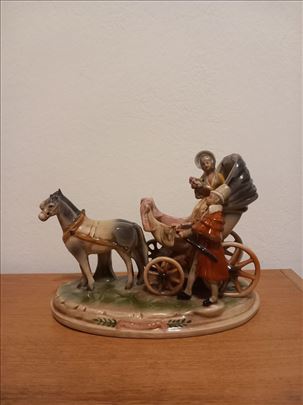 Stara figura kocije od porcelana