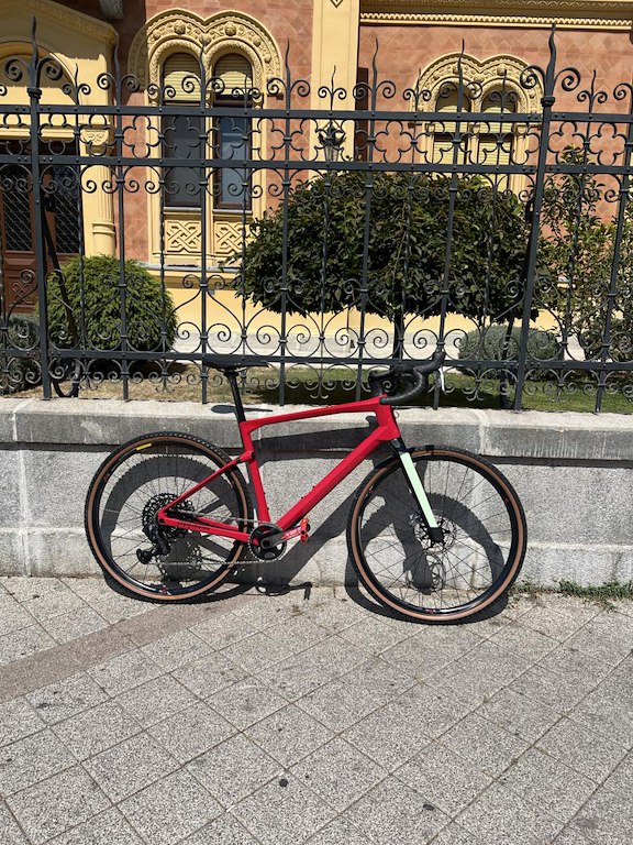 BMC URS 01 ONE 2022 L Full carbon