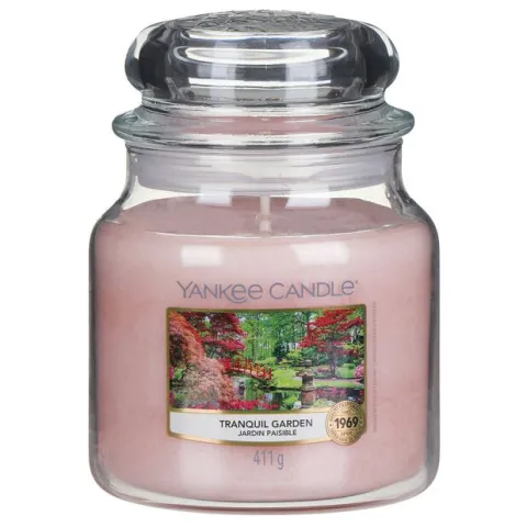 Tranquil Garden - Yankee Candle mirisna sveća M (jasmin, karanfil, sandalovina...)