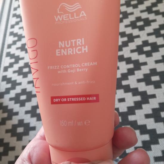 Wella frizz control krema