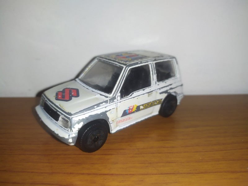 Burago Suzuki Vitara 1:43