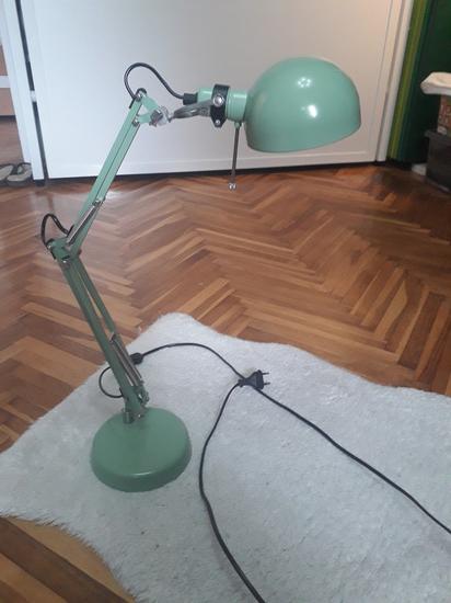 Ikea stona lampa rezervisano