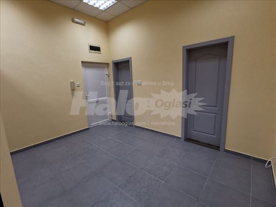 Poslovni prostor 30m2, prizemlje, Obrenovac centar