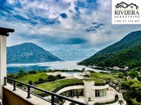 Na prodaju dvosobni penthouse u zatvorenom kompleksu u primorskom naselju Morinju, Kotor