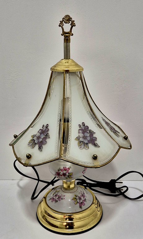 VRHUNSKA STARA VITRAZ KOMODNA LAMPA – PORCELAN MESING