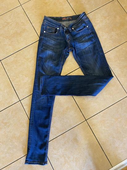 Levis farmerke velicina 36