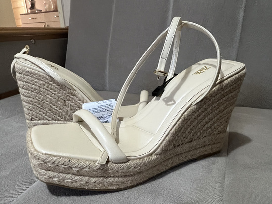 Zara nove sandale 41