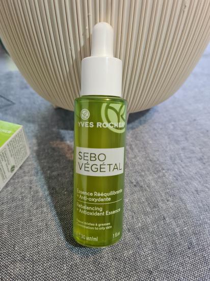 Yves Rocher Sebo Vegetal serum