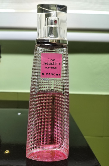 Rezervisan Live Irresistible Rosy Crush Givenshu