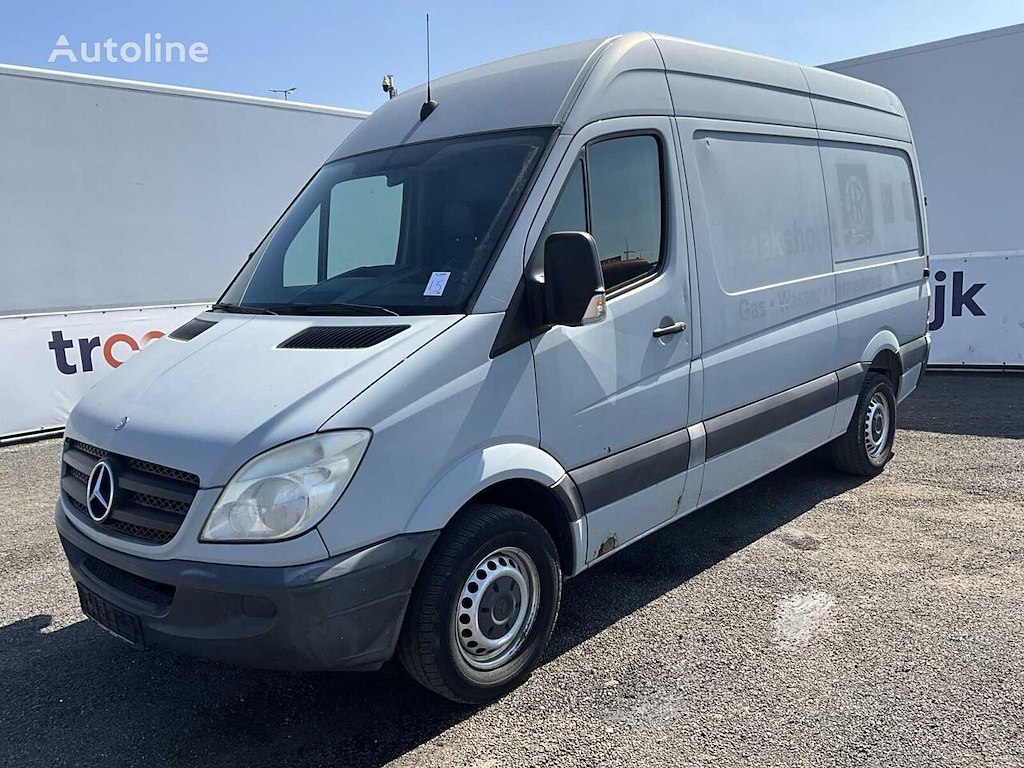 Prodaje se Mercedes-Benz Sprinter minibus furgon na aukciji