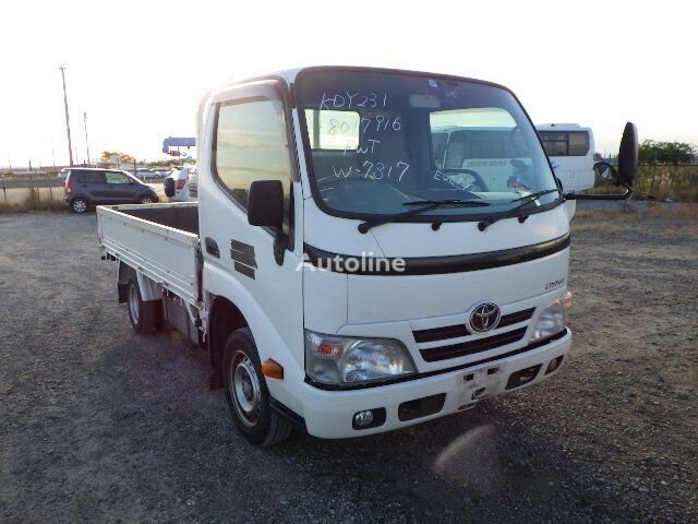 Toyota DYNA kamion s ravnom platformom < 3.5t