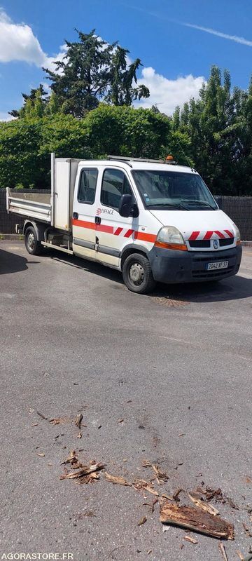 Prodaje se Renault MASTER kamion s ravnom platformom < 3.5t na aukciji