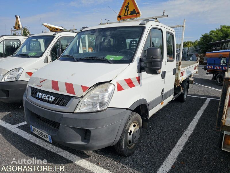 Prodaje se IVECO 50C15 kamion s ravnom platformom < 3.5t na aukciji