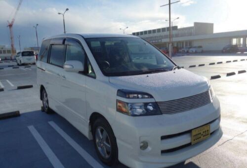 Toyota VOXY minivan