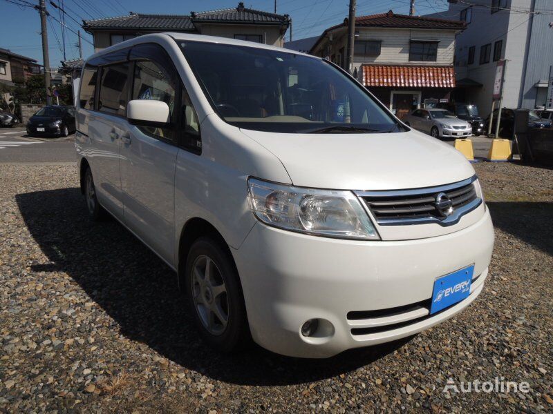 Nissan SERENA minivan