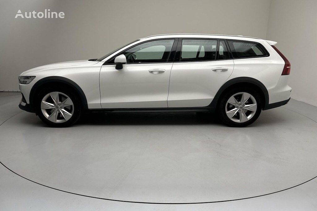 Prodaje se Volvo V60 Cross Country krosover na aukciji