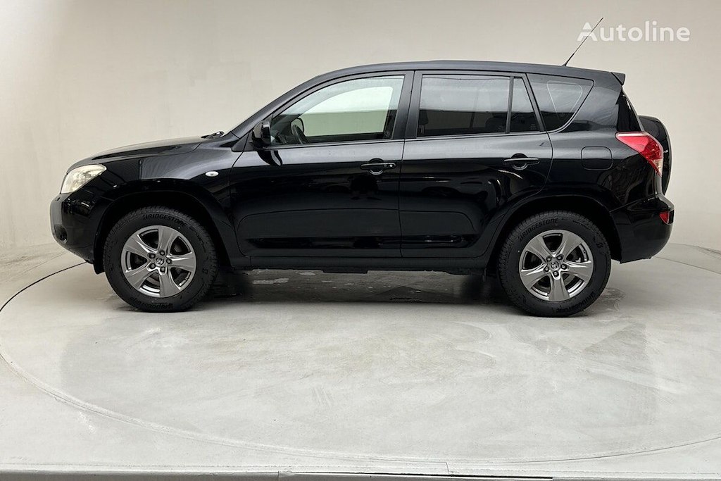 Prodaje se Toyota RAV4 krosover na aukciji