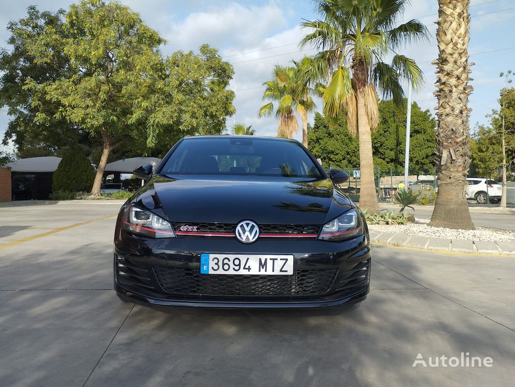 Volkswagen Golf VII GTI sedan