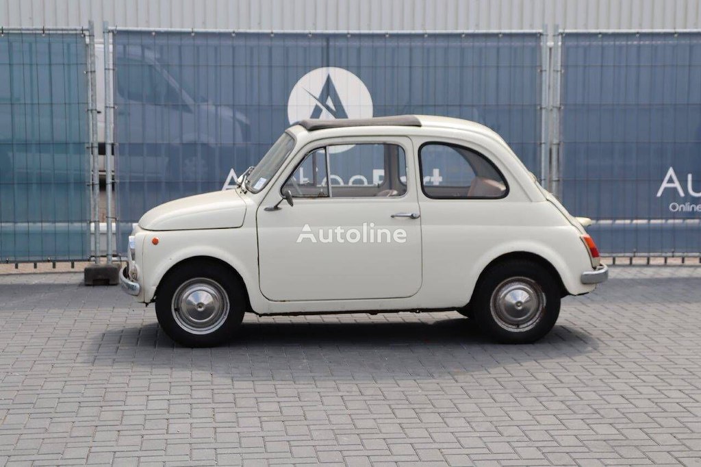 Prodaje se FIAT 500 sedan na aukciji