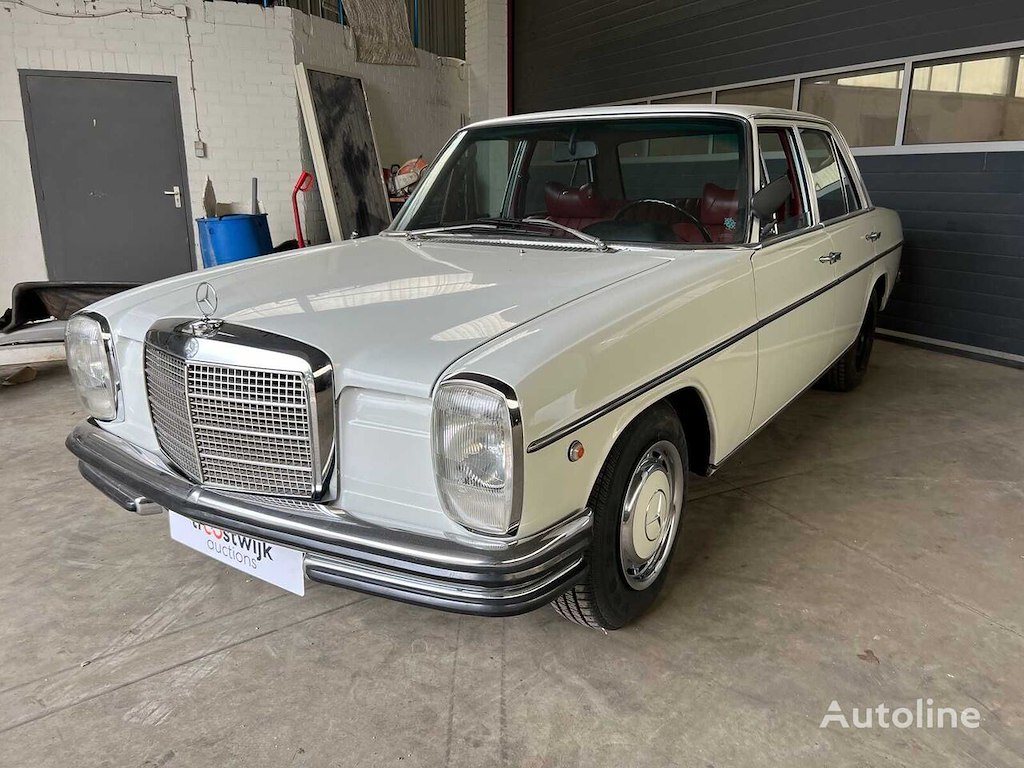 Prodaje se Mercedes-Benz W114 sedan na aukciji