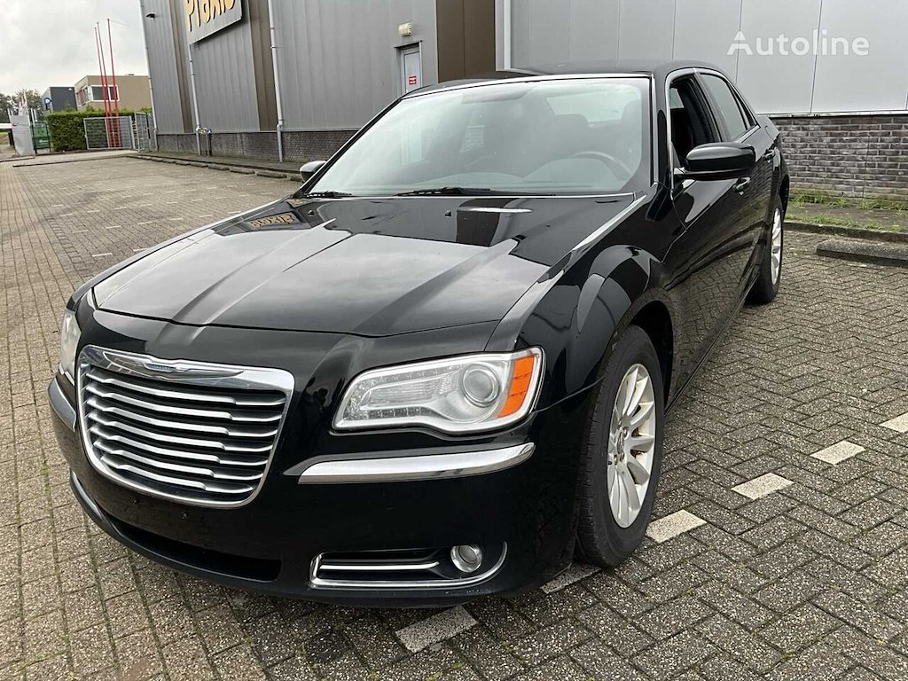 Prodaje se Chrysler 300 C sedan na aukciji