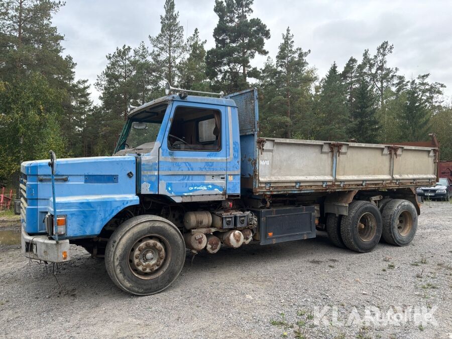 Prodaje se Scania T142H kiper na aukciji