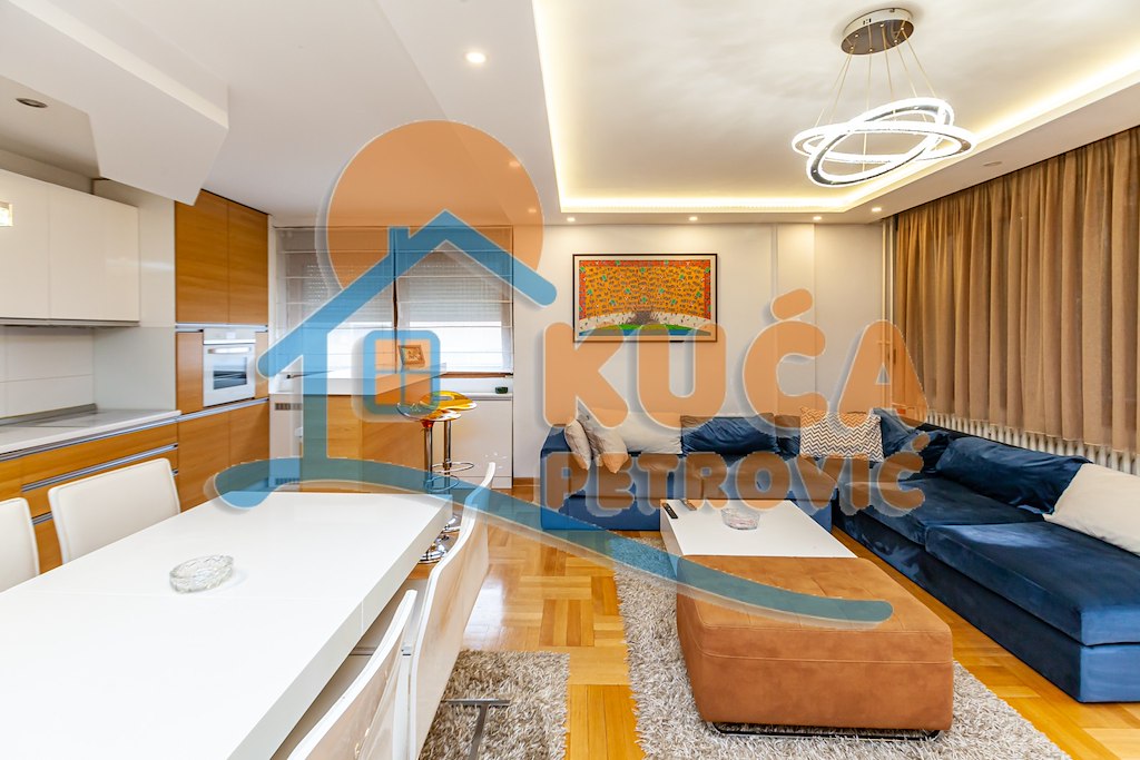 Dvosoban stan, 72 m2, Centar, Nikole Pašića ID: p-012355