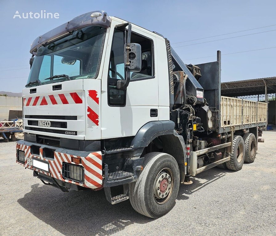 IVECO 6×6 HIAB 422 E8 año 2005 kamion s ravnom platformom