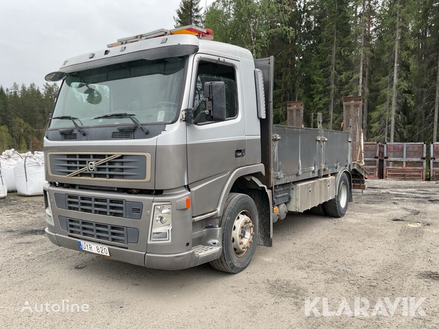 Prodaje se Volvo FM9 4x2 kamion s ravnom platformom na aukciji