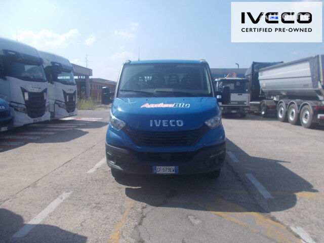 IVECO 35C14H D kamion s ravnom platformom