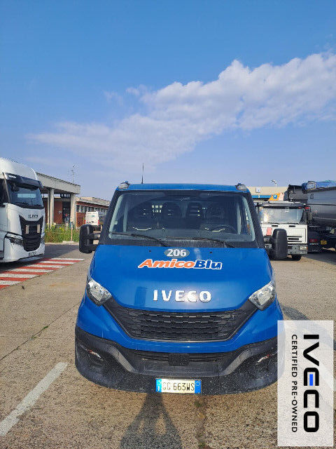 IVECO 35C14H D kamion s ravnom platformom