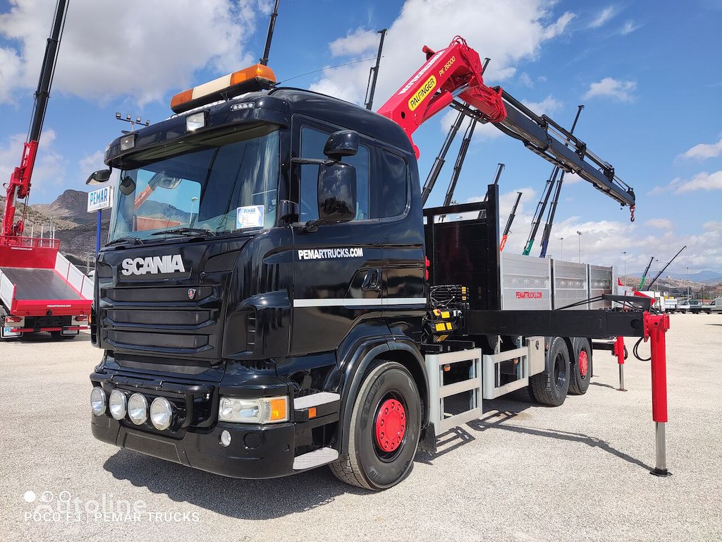 Scania R 400 kamion s ravnom platformom