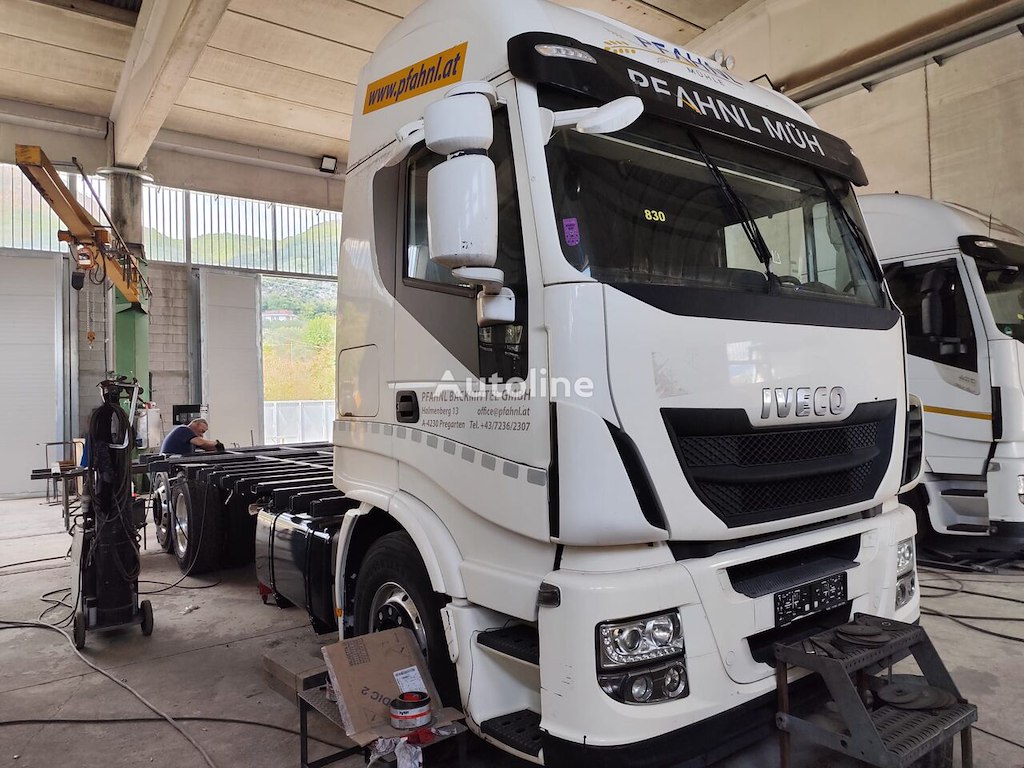 IVECO Stralis 260S46 kamion s ravnom platformom