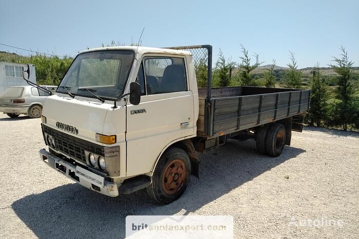 Toyota Dyna BU30 | 3.0 diesel | 5 speed manual | 6 tyres kamion s ravnom platformom