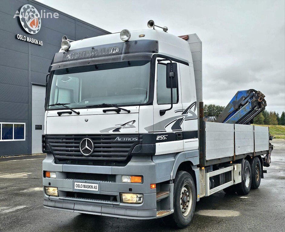 Mercedes-Benz Actros 2557, 2000 Mod, med Kran HMF 1683 K4, 2004 Mod, EU-GODKJE kamion s ravnom platformom