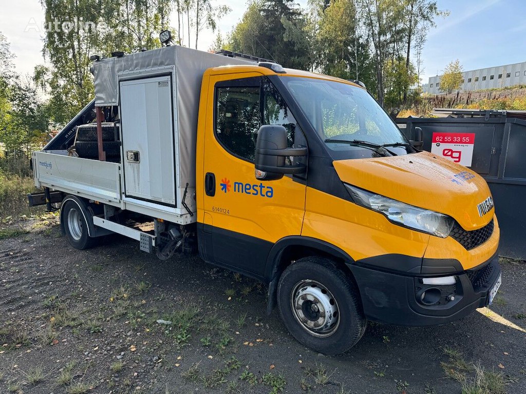 Prodaje se IVECO Daily kamion s ravnom platformom na aukciji