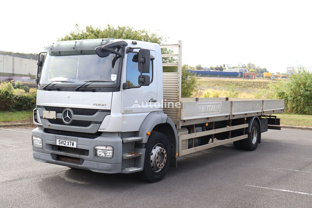 Mercedes-Benz AXOR 1824 kamion s ravnom platformom