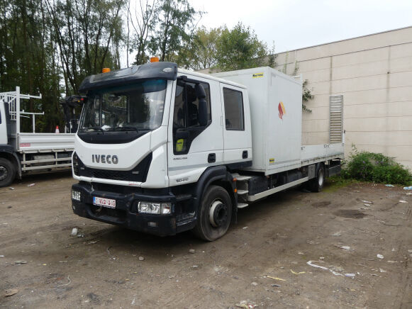 Prodaje se IVECO IG160E2CA kamion s ravnom platformom na aukciji