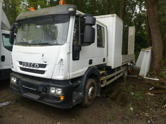 Prodaje se IVECO ML120E18D kamion s ravnom platformom na aukciji