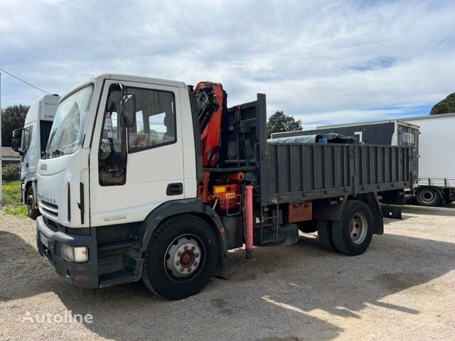 IVECO EUROCARGO 150E24K GRUA kamion s ravnom platformom