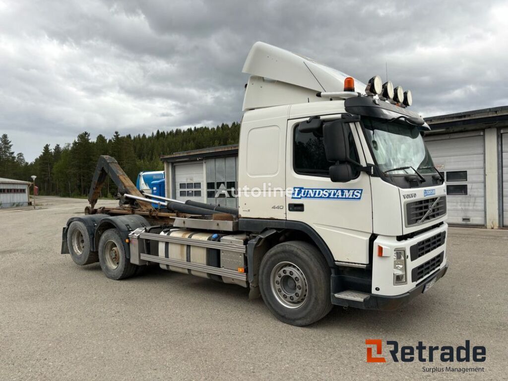 Prodaje se Volvo FM 440 6X2 rol kiper sa kukom na aukciji