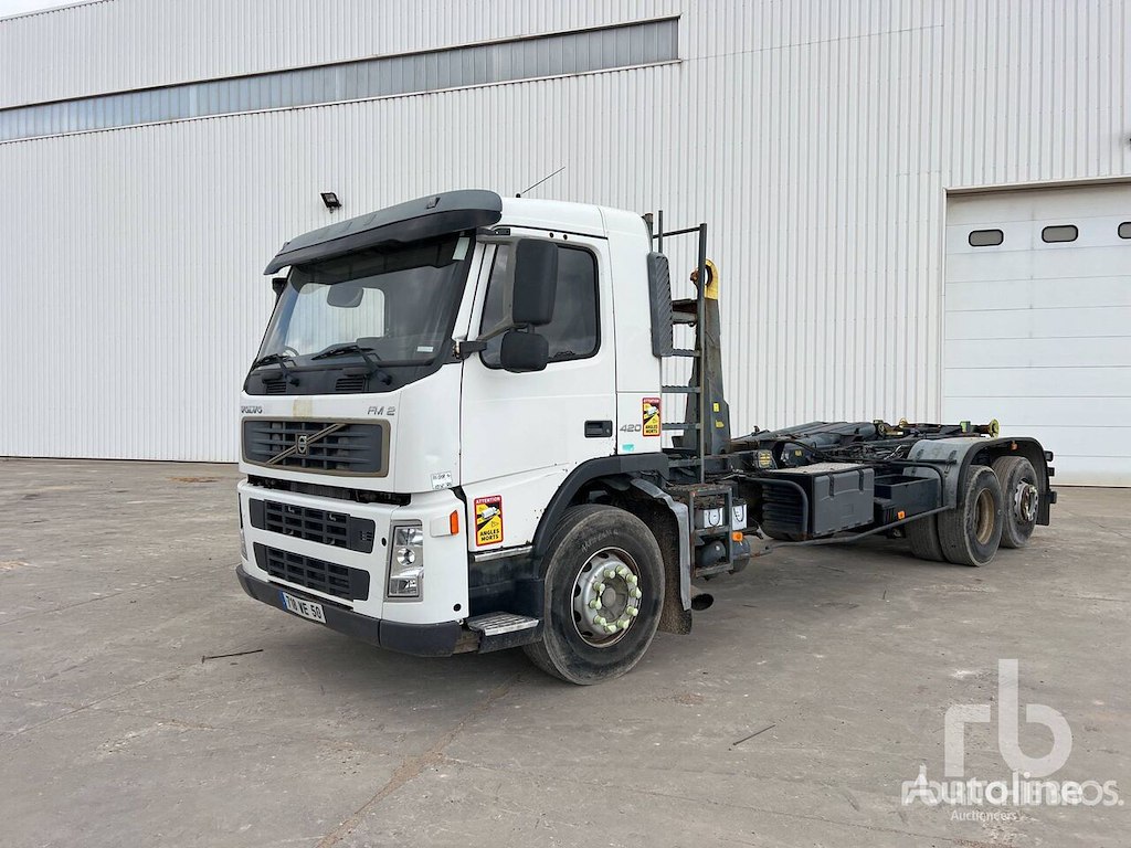 Prodaje se Volvo FM12-420 6x2 Camion Ampliroll 6x2 rol kiper sa kukom na aukciji