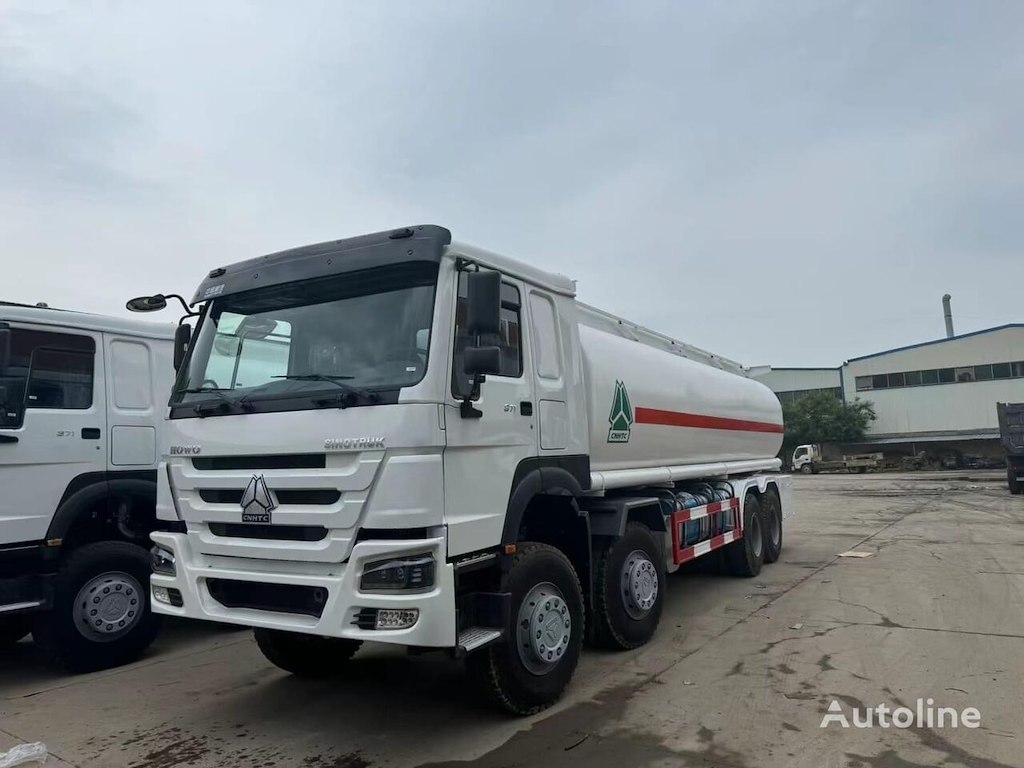 Howo HOWO 30000L 8x4 Fuel Tank Truck with 3 compartments autocisterna za gorivo