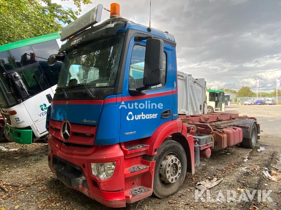 Prodaje se Mercedes-Benz Antos 1830 kamion sa kukom za podizanje tereta na aukciji